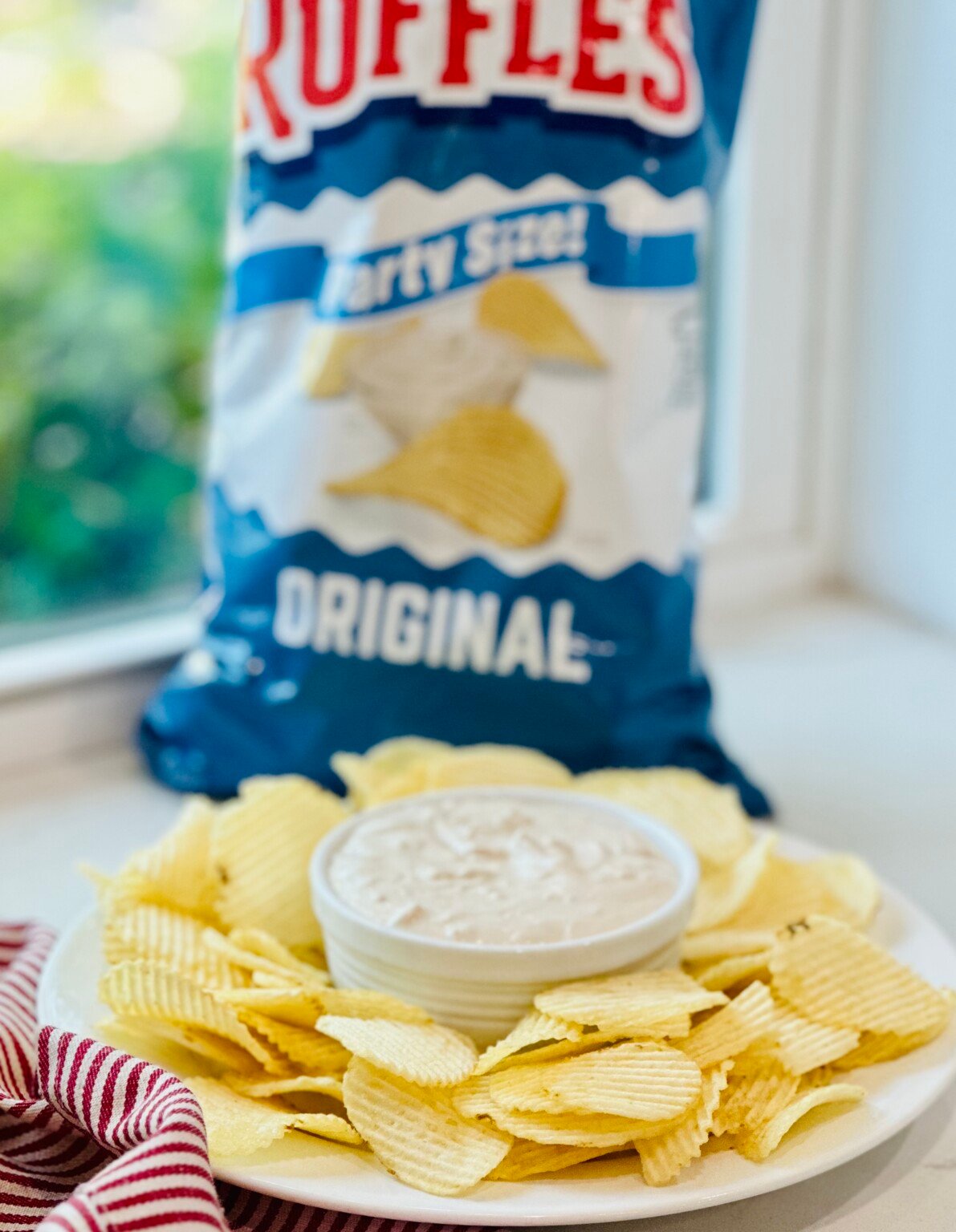 Classic Lipton French Onion Dip | Jennifer Cooks