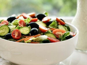 Easy Fresh Garden Salad Recipe with Crisp Veggies
