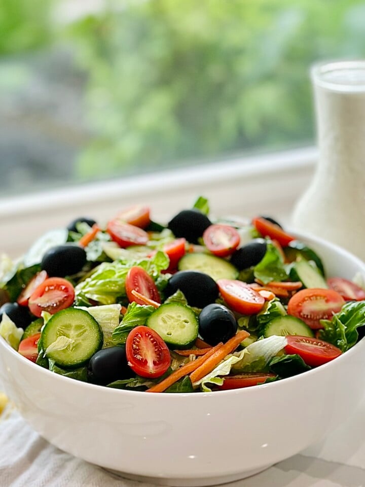 Easy Fresh Garden Salad Recipe with Crisp Veggies
