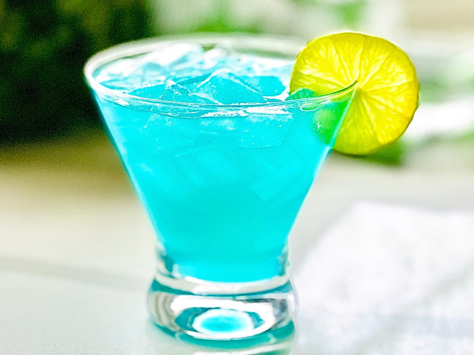 Refreshing Bluebonnet Breeze – Easy Summer Cocktail