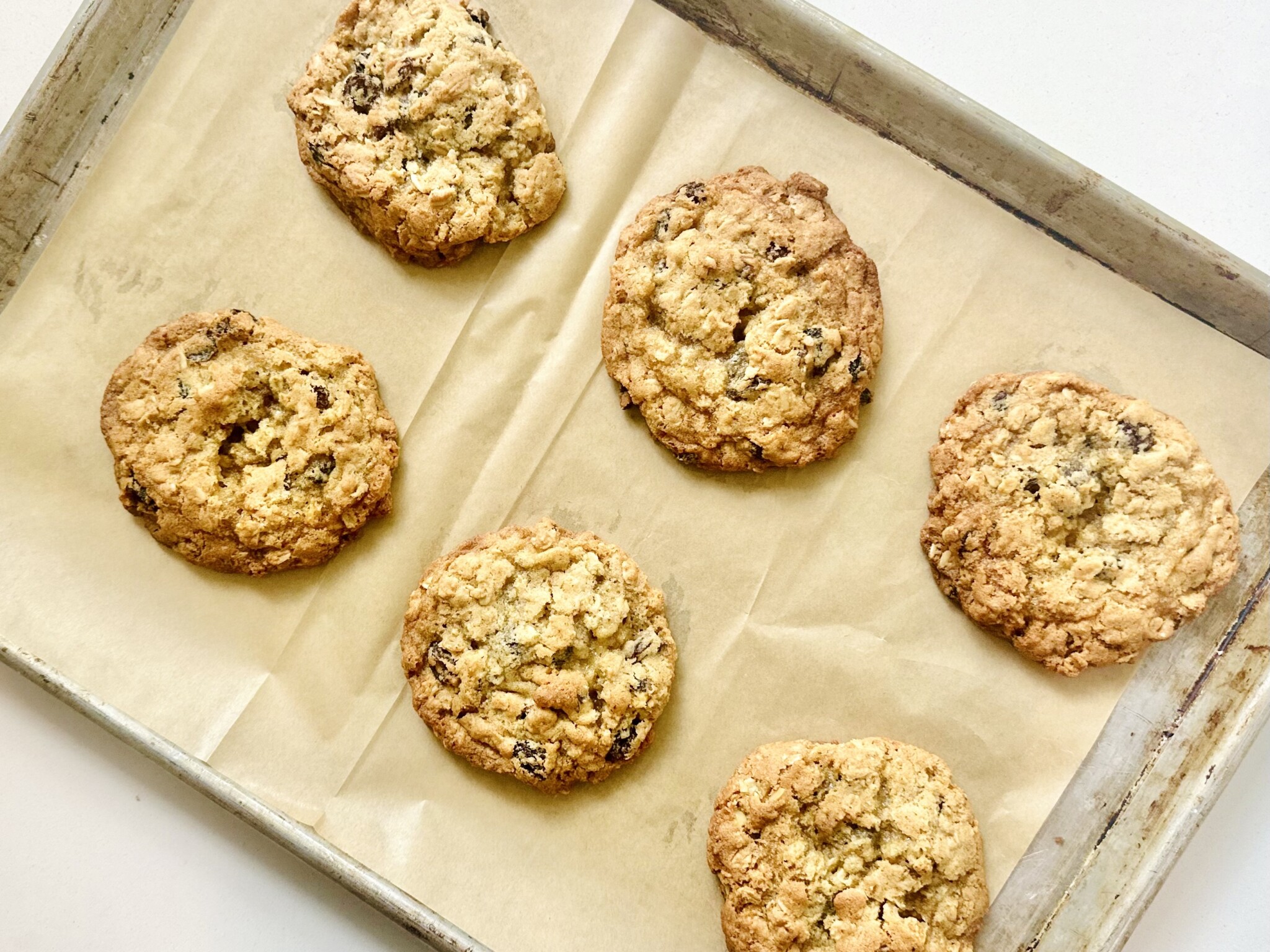 Chewy Old-Fashioned Oatmeal Raisin Cookies Recipe